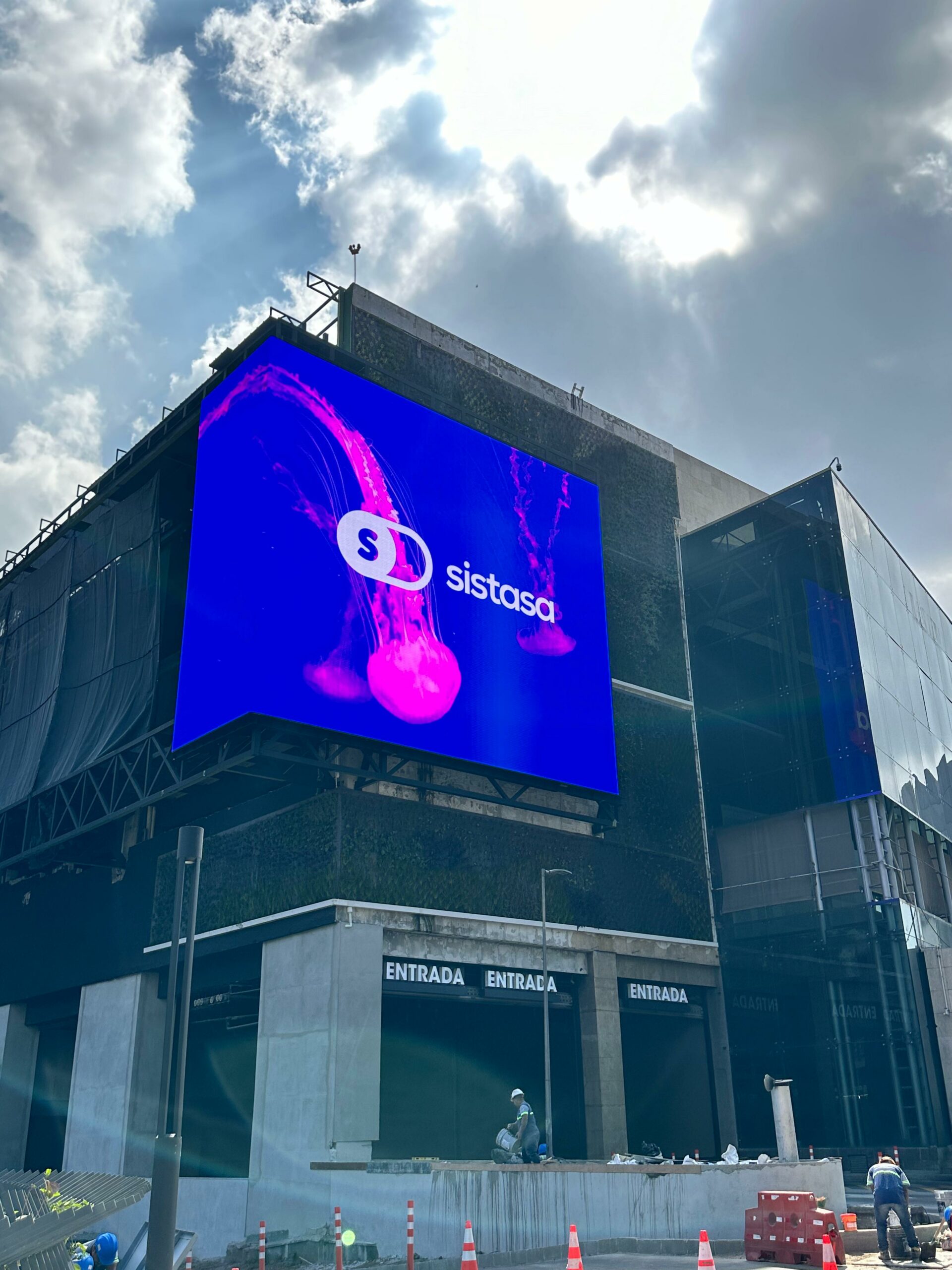 SISTASA construye la pantalla LED más grande Guatemala | PulsoCapital.com
